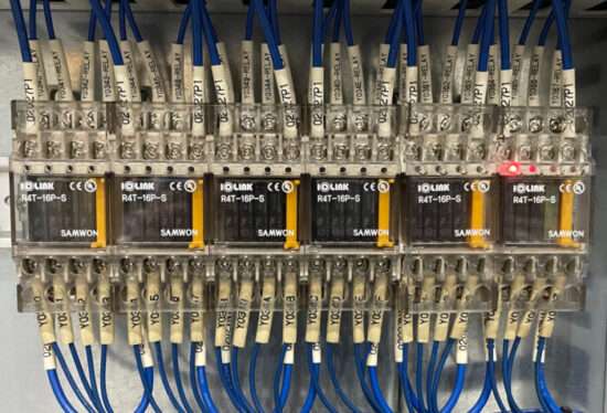 전기 릴레이란, 배전반 및 판넬 내부에 설치된 R4T-16P-S 모습 - sangu-life